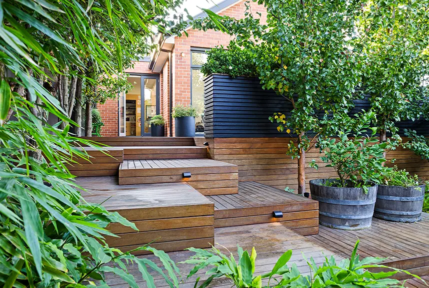 LISA ELLIS GARDENS | Kellock Pots & Planters